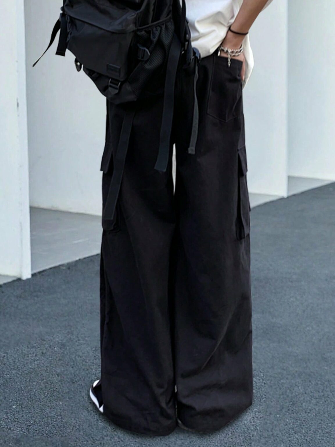 Zinny Black Oversized Cargo Split Leg Pants – LA CHIC PICK